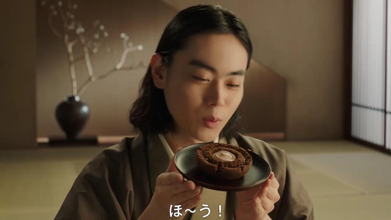 菅田将暉 が出演する ミスタードーナツ のCM misdo meets 祇園辻利 第二弾「抹茶とほうじ茶、あなたは、どっ茶？」篇 – CM など最新の動画をまとめるサイト ~ 動画NOW!!